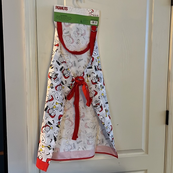 Peanuts | Dining | Brand New Peanuts Snoopy Holiday Apron | Poshmark
